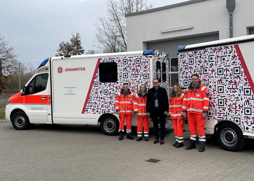 Erste Rettungswagen der Johanniter im Kreis Offenbach mit QR-Code gegen Gaffer - Rhein Main Verlag