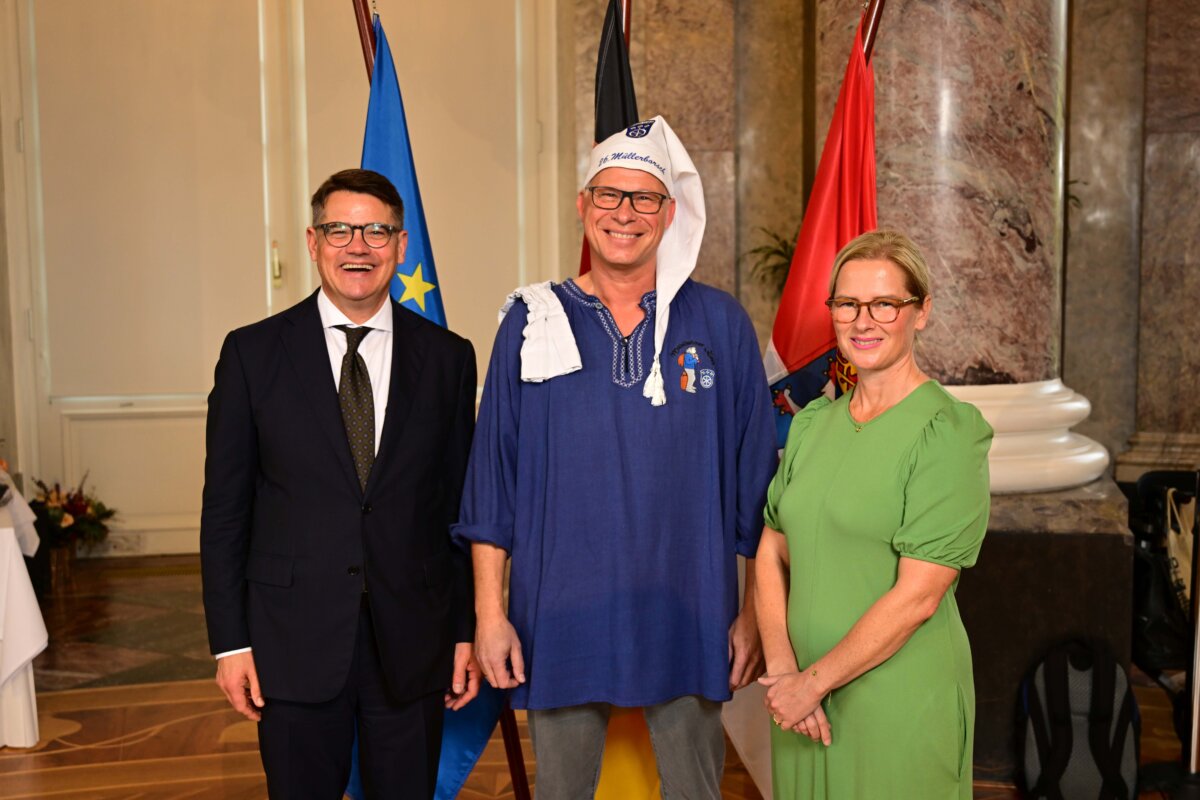 Ministerpräsident Boris Rhein empfängt hessische „Hoheiten“ - Rhein ...