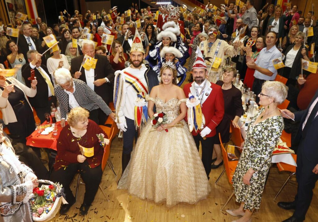 Erik I. und Stephanie V. regieren das Narrenvolk in Rodgau - Rhein Main ...